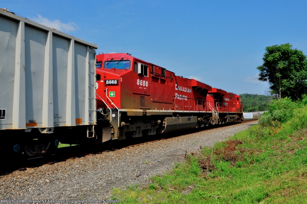 Daylight Run!!! CP-39Z/257 W/Crazy 8 in consist!! at Bowmanstown, Pa.